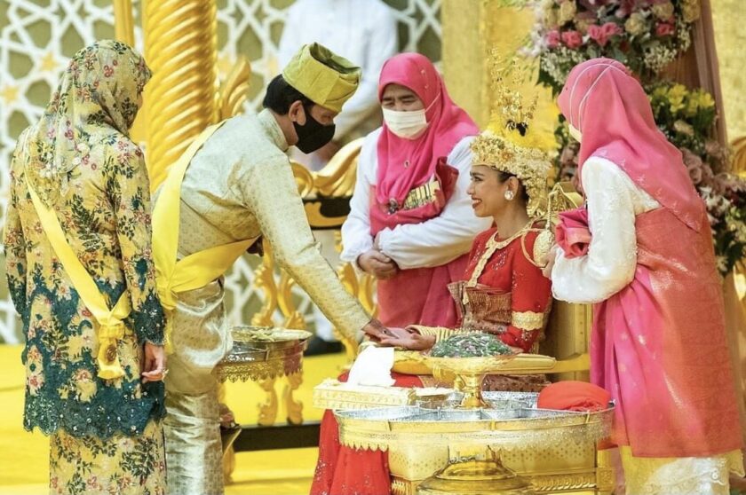 Istiadat Berbedak Pengantin Diraja Brunei – Selak-Selak