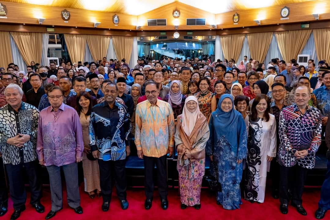Makan malam bersama rakyat Malaysia – Selak-Selak